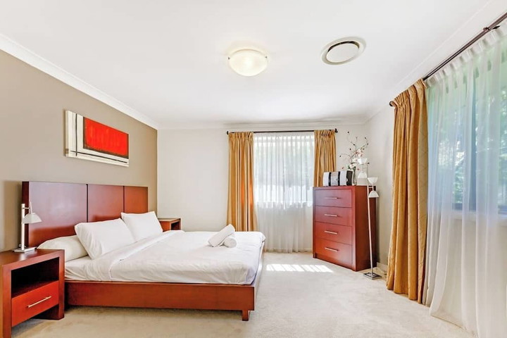 Kozyguru | Westleigh | 4 Bed Room  |  Free Parking - Castle Hill