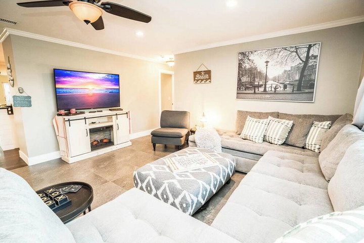 Resort-style Canal Home W/ Pool & Putting Green - Baywatch - Apollo Beach, FL