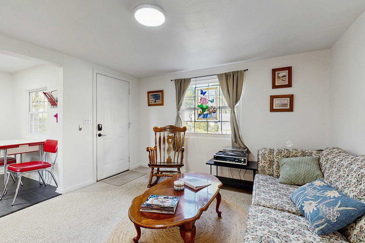 Charming 2 Br House Near Downtown Hendersonville W/ Washer/dryer - Hendersonville, NC