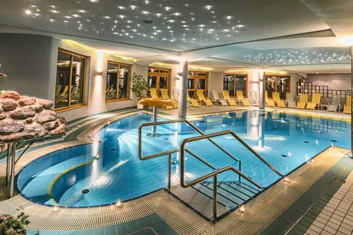 Family Suite Oskar Up To 3 Days Half Board - Family & Sporthotel Kärntnerhof - Bad Kleinkirchheim