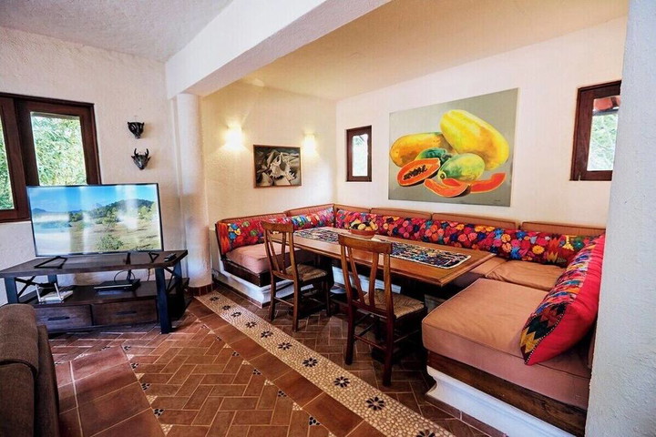 5 Bedroom Accommodation In Zihuatanejo - Zihuatanejo