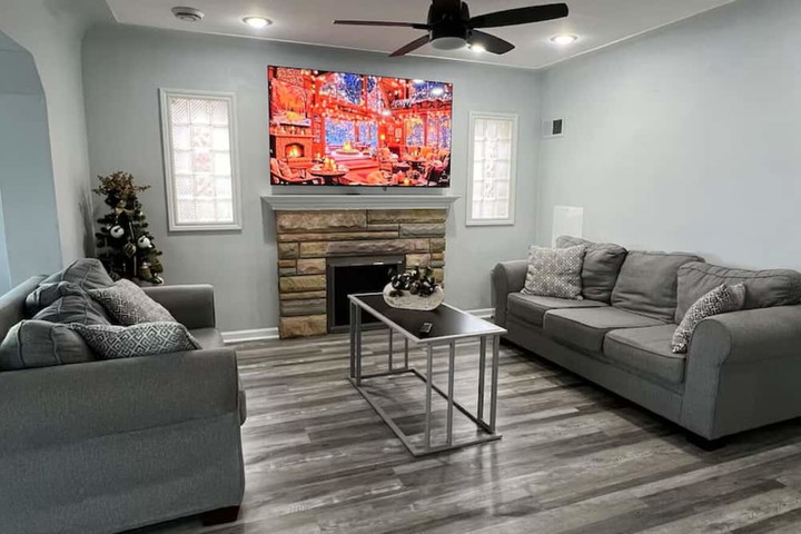 Cozy 3 Bedroom Fully Furnished Lake View House! - Michigan