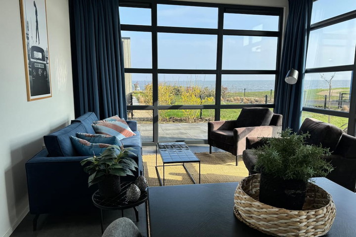 Modern Chalet With Exceptional Sea Views, Fenced Garden And Direct Beach Access - Enkhuizen