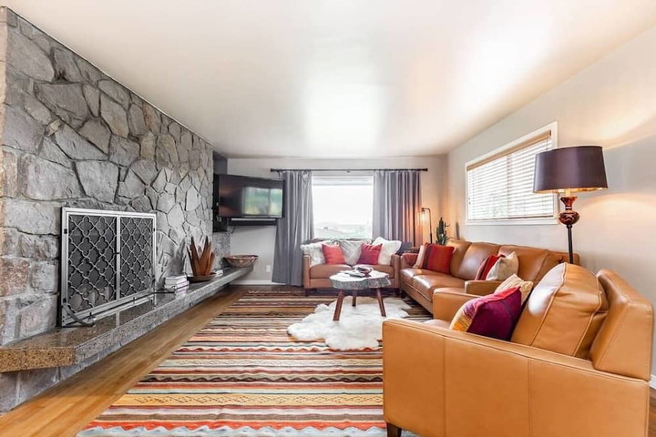 4-bed Home W Gameroom, Firepit & Saltwater Hot Tub - Portland, OR