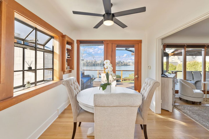Waterfront Beach Cottage - Silverdale, WA