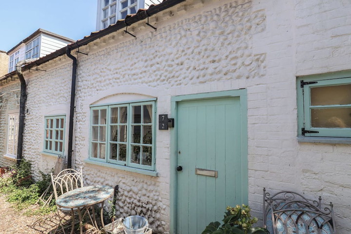 Buttercup, Pet Friendly, With Open Fire In Blakeney, Norfolk - Blakeney