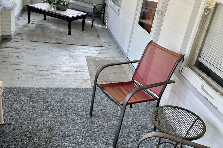 Charming 1920s, Pet Friendly Home, Centrally Located! - Davenport, IA