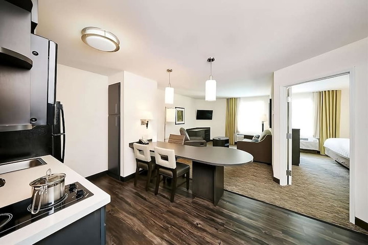 A Place You'll Surely Enjoy! 3 Comfortable Units, Pet-friendly, Full Kitchen! - Waukegan, IL