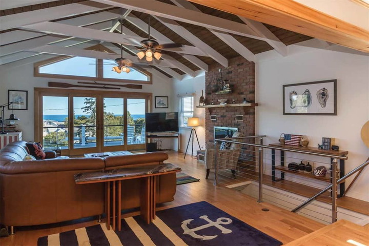 Ocean View - 4 Bedroom - 2 Bathroom Brilliant Beach Home - Montauk, NY
