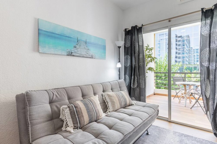 Apartamento Vacacional 'Queen' Cerca De La Playa Con Piscina Compartida, Terraza Compartida Y Wi-fi - Benidorm