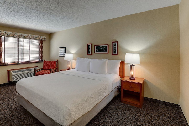 Next Mississippi River, Deluxe King Suite, Stoney Creek Quad Cities - Galena, IL
