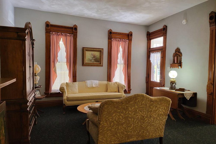 The Nesbitt House - Suite 136 - Yellow Springs, OH