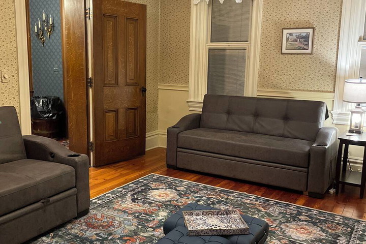 Welcome To Watson's Woodland Manor-a Charming 1825 Historic Home Nestled In The Heart Of Deer Creek Winery. This Spacious Retreat Sleeps Up To 12 Guests, Making It Perfect For Families, Friend Groups, Wedding Parties, Or Reunions.<br><br>    3 Bedroo - Nemacolin, PA