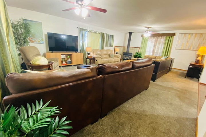 Auburn's Family Hideaway - 3 Bedrooms With King Bed, Bbq, Internet, Jet Tub - Auburn, CA