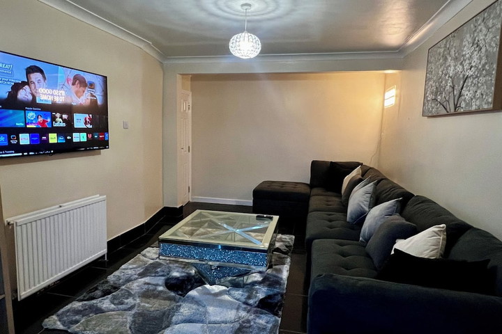 Luxurious Cozy 4-bedroom Home Near Lhr - Hounslow