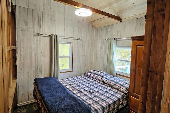 Newly Renovated 2 Bedroom Cabin - Sandy Beach/firepit/boating & More - Lindsay