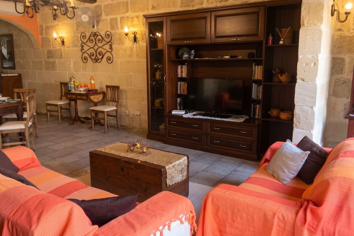 Homerez - Villa In In-nadur With Pool. - Malta