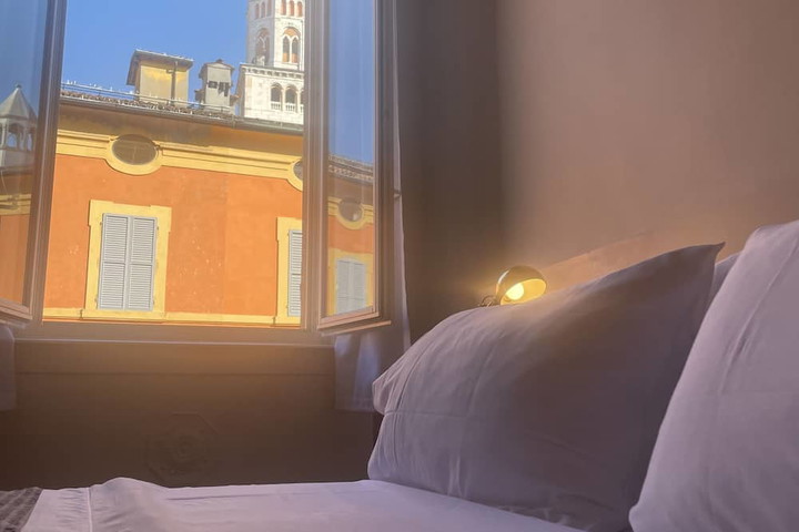 In The Heart Of Modena, A Studio Apartment With A View Of The Duomo And The Ghirlandina - Modena, Italy