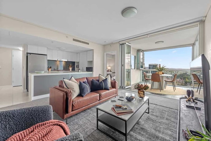 Top Floor! 2bed/2bath/1car/pool/views ~ Cbd - Brisbane