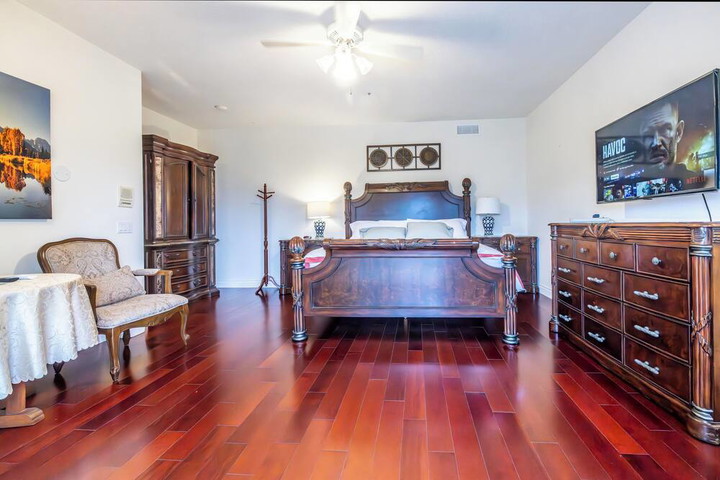 Sunrise Luxurious Master Room/own Bath/separated Entry/vista - San Marcos, CA