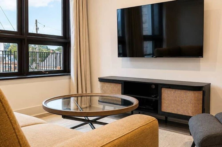 Spacious 2-bedroom Stay At The Post Hotel - Renfrew