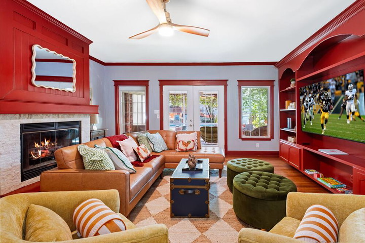 Rooster Row Cottage W/ Pool, Jacuzzi, Fire Pit + Poker Room. Sleeps 12! - South Carolina