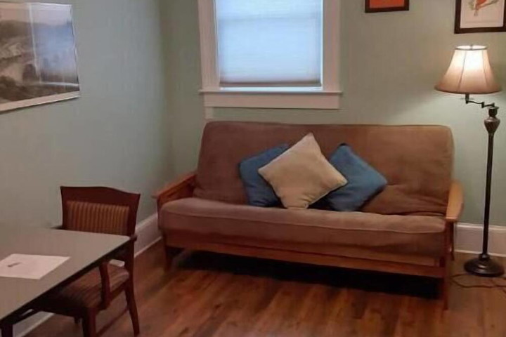 Private Suite Walk Downtown- Private Bath-private Entrance. - Weaverville, NC