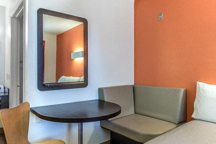 1 King Bed|non-smoking,micfridge - Fresno, CA