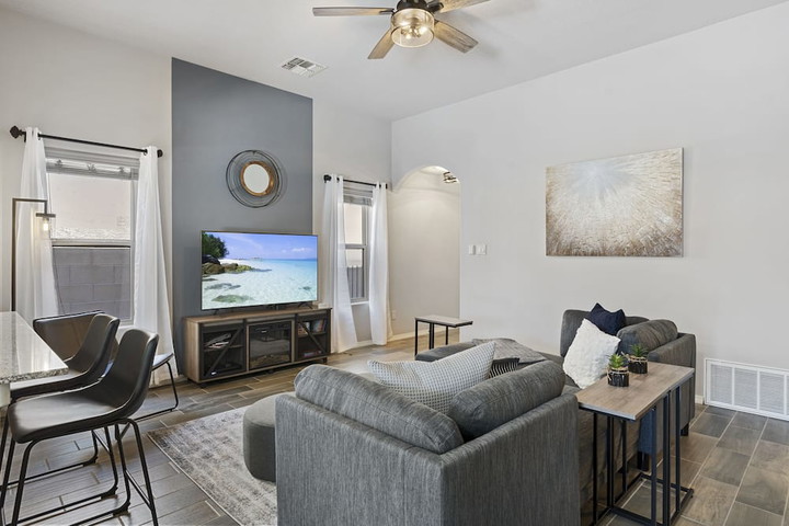 Abq West/paradise Hills Modern Living W/extra Parking & Garage - Albuquerque, NM