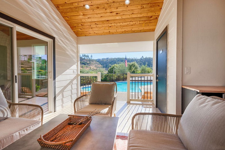 Modern Farmhouse With Pool & Vineyard - Santa Rosa, CA