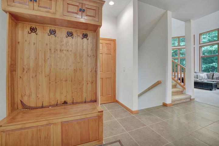 Walk To Holiday Valley, Family-sized House, Sleeps 9, Shuffleboard, 2 Fireplaces - Salamanca, NY