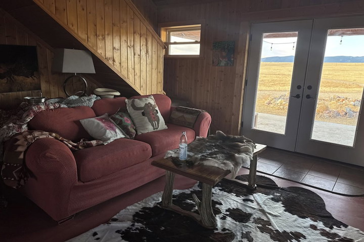 Phenomenal 3-bedroom Cabin At Base Of Big Horns - Wyoming