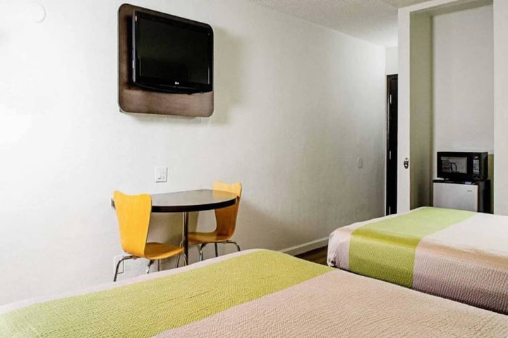 2 Full Beds | Non-smoking - Modesto, CA