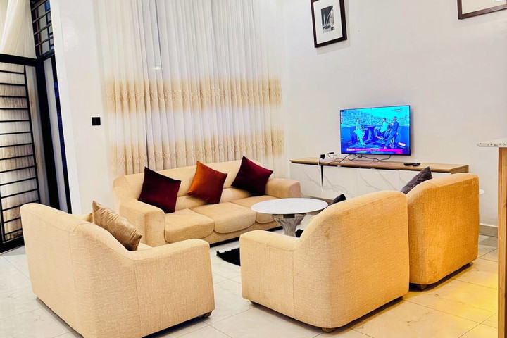 Amaro Villa Retreat 4br, Rooftop, Bbq, Fire Pit & Basketball Court - Kigali