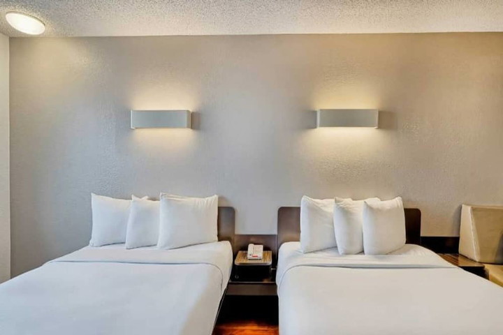 2 Queen Beds|ada|fridge - Redondo Beach, CA