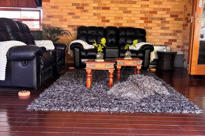 Luxury Retreat With Swim Spa, Outdoor Bar, 4 Bedrooms 2 Bathrooms! - Riverton