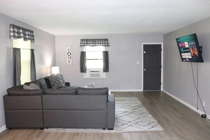 No Stairs Rustic Farmhouse Apt King Beds/fast Wifi - Oswego, IL