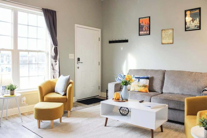 Highlands Escape: King Bed, Coffee Bar, Bbq & Wifi - Louisville, KY