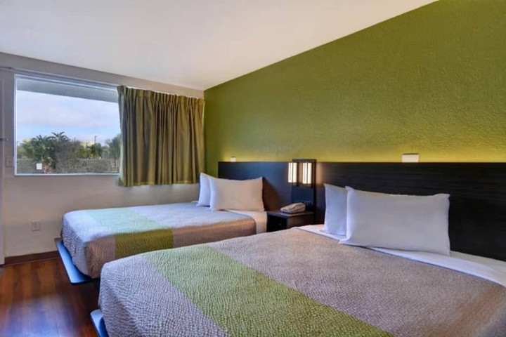 2 Queen Beds | Micfridge - Cocoa Beach, FL