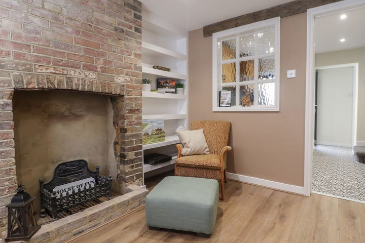 Star Cottage, Pet Friendly, Character Holiday Cottage In Eastbourne - Eastbourne