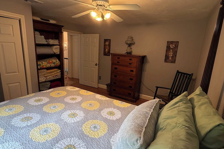 Private, Beautiful And Quiet Bedroom With Private Bathroom In County Farmhouse. - Foxborough, MA