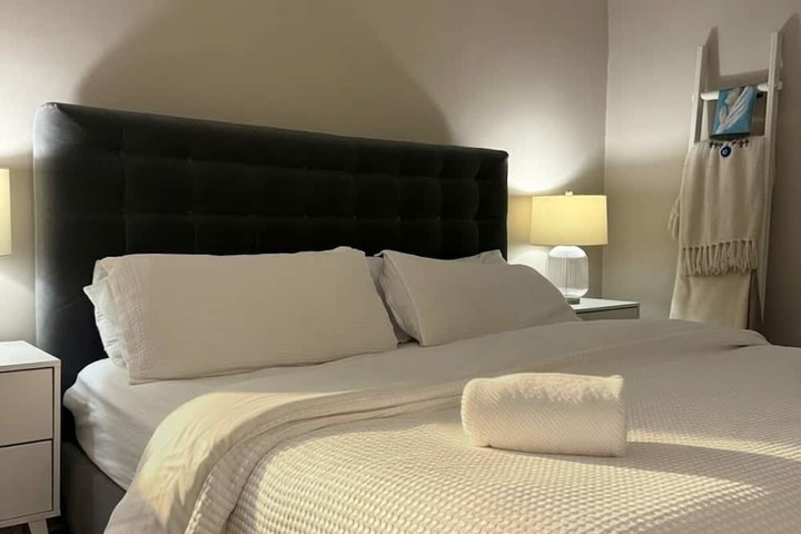 Spacious King Size Room - Rye, NY