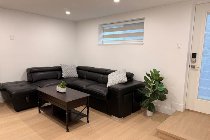 Luxury 2 Bed 2 Bath Suite With Ev Charger - Surrey, BC