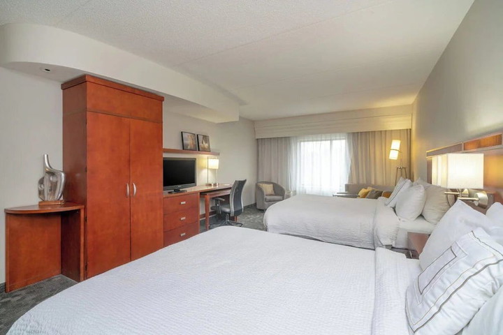 Courtyard Salisbury | 2 Queens | Salisbury U, Tidalhealth, Calm Base | 2 Units - Salisbury, MD