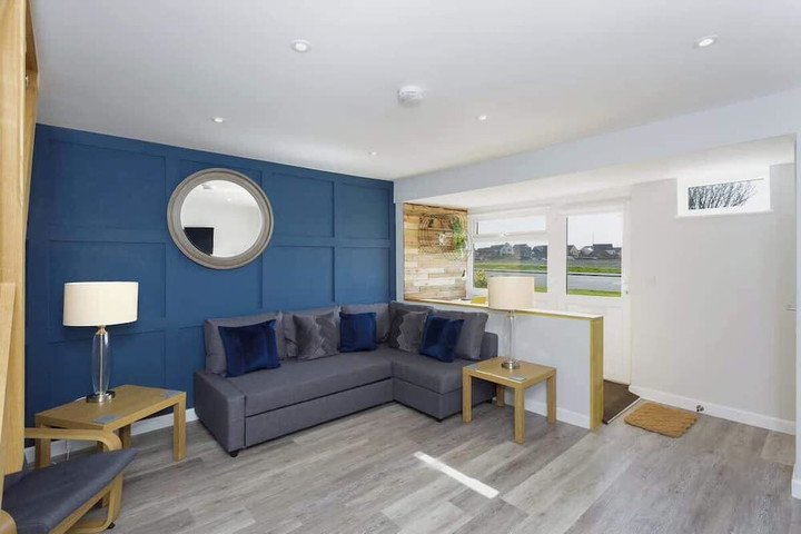 2-bed Harbour-view House Near Port Solent, Off-road Parking, Dog-friendly - Portsmouth