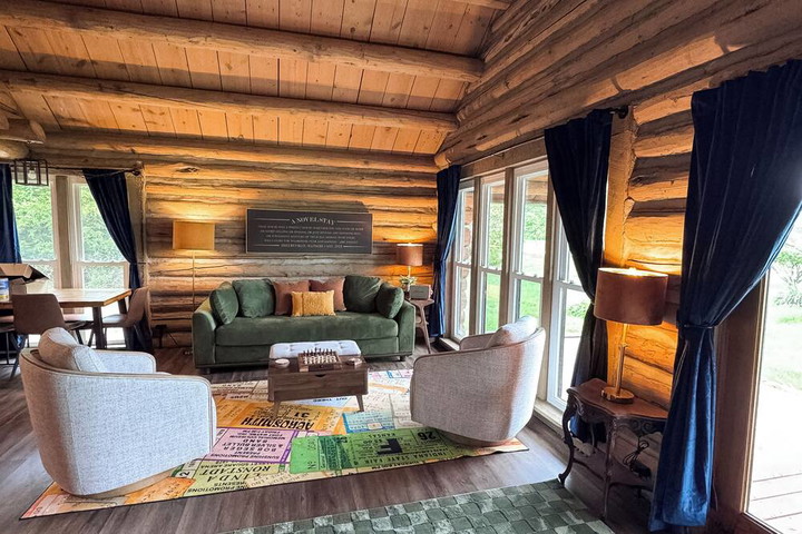 A Novel Stay 3bd Log Cabin With Hot Tub In Amazing Shelbyville, Il. 3.5 Acres. - Illinois