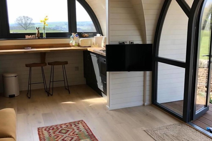 Oak Tree Retreat - Sleeps 2 Guests  In 1 Bedroom - Chesterfield