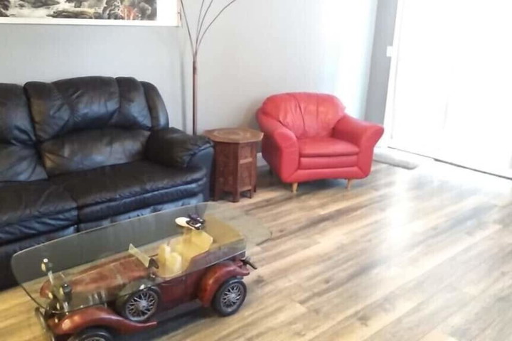 Modern 3 Bedroom Home In Great Location - Sacramento, CA