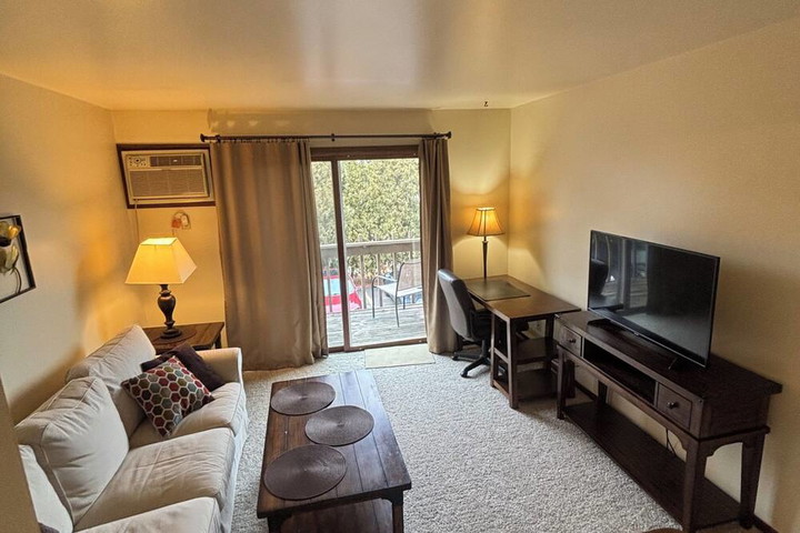 Cozy 1-bedroom Apartment In Downtown Neenah - Appleton, WI