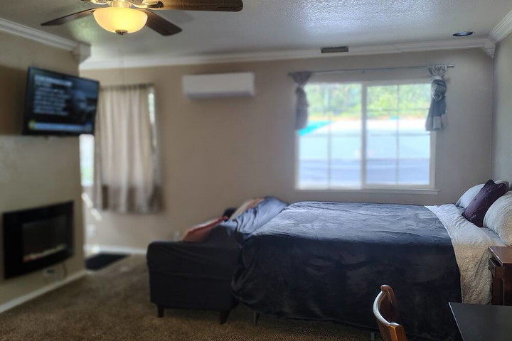 Roseville Studio - Fast Wifi - Full Kitchen - Near Multiple Hospitals - Folsom, CA